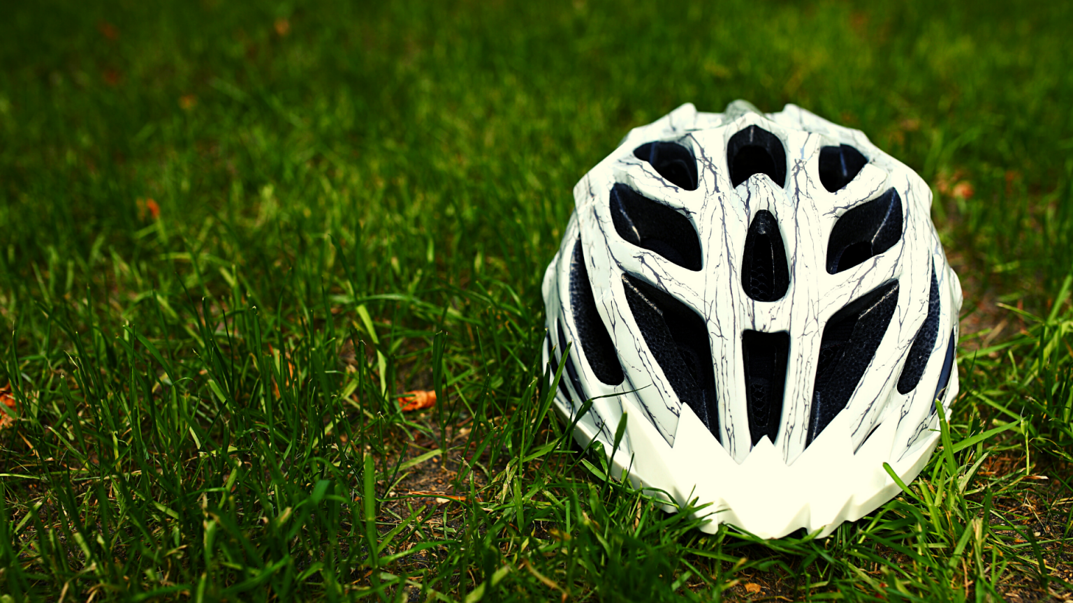 6 Best Bike Helmets for Big Heads [2022 Guide]